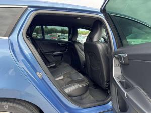 Zils Volvo V60 2016 Viļņa, ar dzinēja tilpumu 1.97 L un nobraukumu 229 tūkst. km par 8000 €, foto 30 vietnē AUTOMOTO.COM.LV