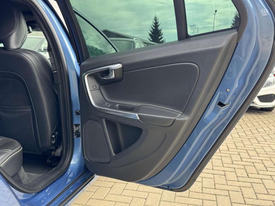 Zils Volvo V60 2016 Viļņa, ar dzinēja tilpumu 1.97 L un nobraukumu 229 tūkst. km par 8000 €, foto 31 vietnē AUTOMOTO.COM.LV