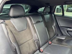 Zils Volvo V60 2016 Viļņa, ar dzinēja tilpumu 1.97 L un nobraukumu 229 tūkst. km par 8000 €, foto 32 vietnē AUTOMOTO.COM.LV
