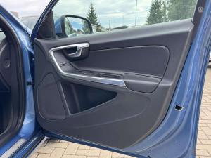Zils Volvo V60 2016 Viļņa, ar dzinēja tilpumu 1.97 L un nobraukumu 229 tūkst. km par 8000 €, foto 36 vietnē AUTOMOTO.COM.LV