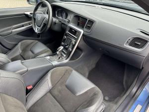 Zils Volvo V60 2016 Viļņa, ar dzinēja tilpumu 1.97 L un nobraukumu 229 tūkst. km par 8000 €, foto 37 vietnē AUTOMOTO.COM.LV