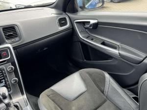 Zils Volvo V60 2016 Viļņa, ar dzinēja tilpumu 1.97 L un nobraukumu 229 tūkst. km par 8000 €, foto 42 vietnē AUTOMOTO.COM.LV