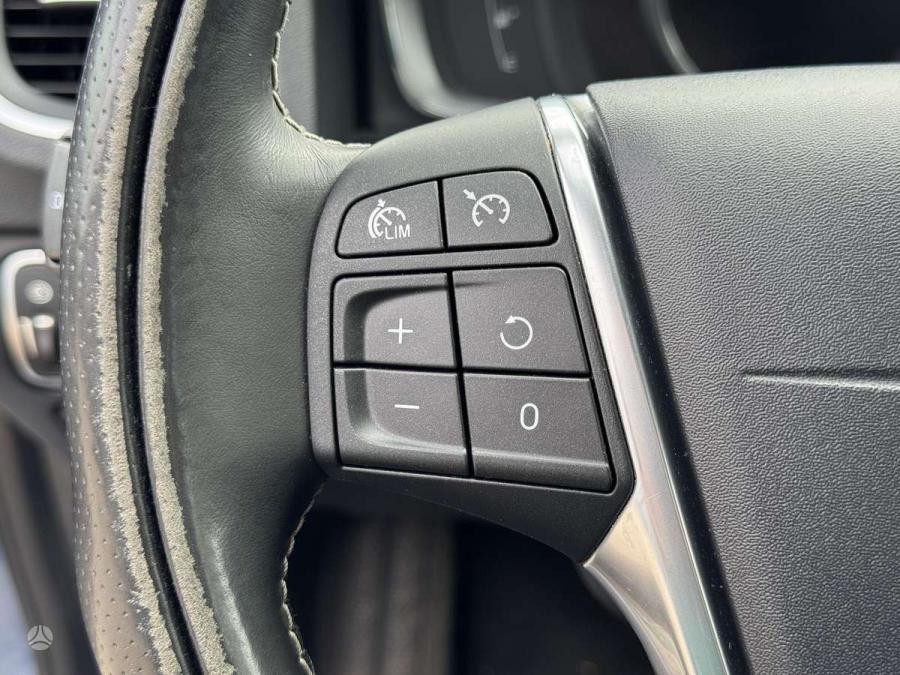 Zils Volvo V60 2016 Viļņa, ar dzinēja tilpumu 1.97 L un nobraukumu 229 tūkst. km par 8000 €, foto 44 vietnē AUTOMOTO.COM.LV