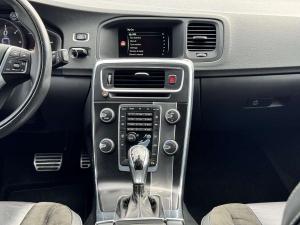Zils Volvo V60 2016 Viļņa, ar dzinēja tilpumu 1.97 L un nobraukumu 229 tūkst. km par 8000 €, foto 48 vietnē AUTOMOTO.COM.LV