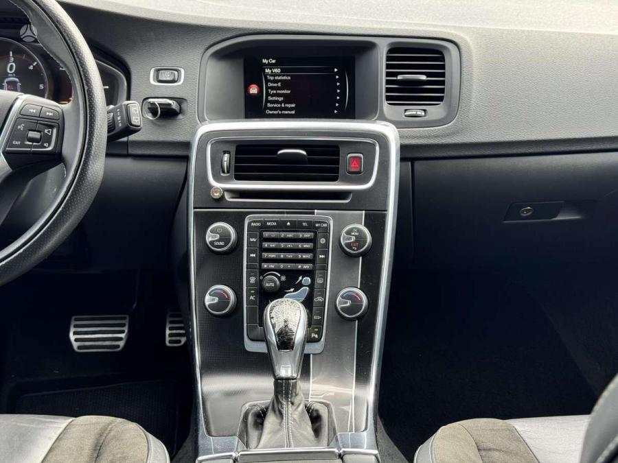 Zils Volvo V60 2016 Viļņa, ar dzinēja tilpumu 1.97 L un nobraukumu 229 tūkst. km par 8000 €, foto 48 vietnē AUTOMOTO.COM.LV