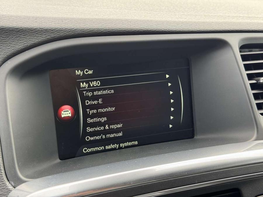 Zils Volvo V60 2016 Viļņa, ar dzinēja tilpumu 1.97 L un nobraukumu 229 tūkst. km par 8000 €, foto 50 vietnē AUTOMOTO.COM.LV
