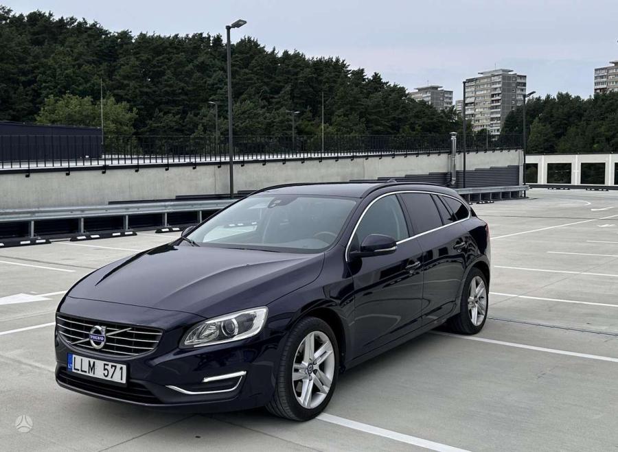 Zils Volvo V60 2016 Viļņa, ar dzinēja tilpumu 1.97 L un nobraukumu 278 tūkst. km par 8750 €, foto 1 vietnē AUTOMOTO.COM.LV