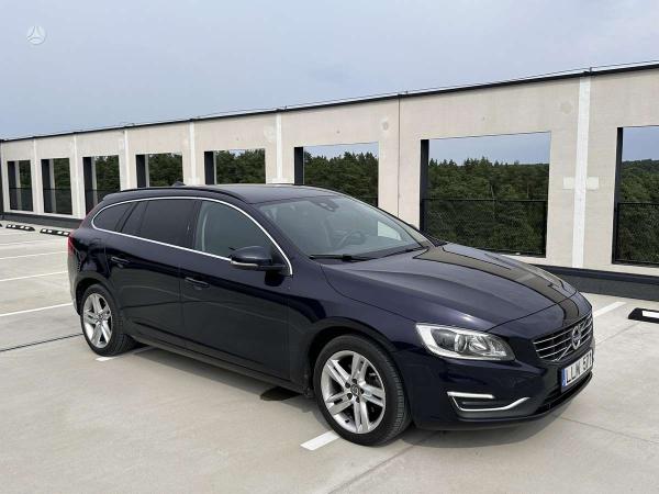 Blue Volvo V60 2016 in Vilnius, with an engine capacity of 1.97 L and mileage of 278 thousand km for 8750 €, photo 4 on AUTOMOTO.COM.LV
