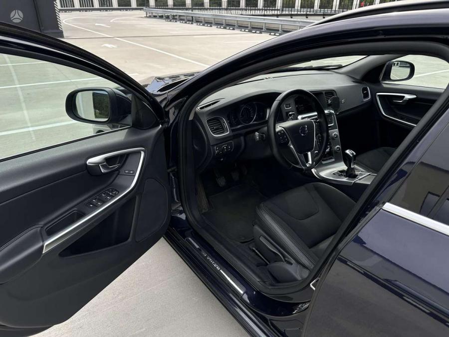 Zils Volvo V60 2016 Viļņa, ar dzinēja tilpumu 1.97 L un nobraukumu 278 tūkst. km par 8750 €, foto 5 vietnē AUTOMOTO.COM.LV