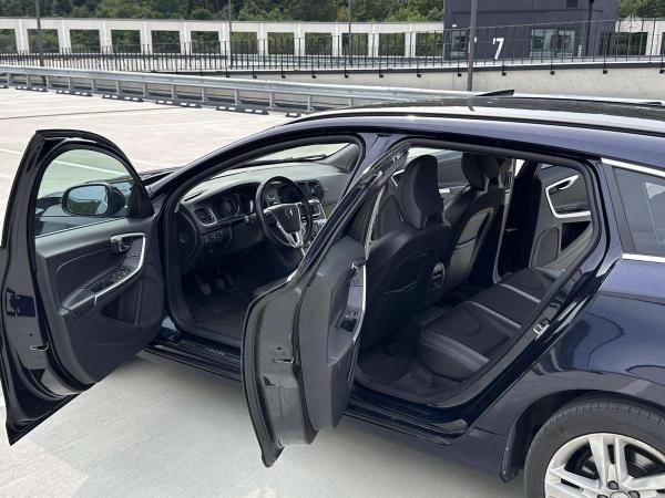 Blue Volvo V60 2016 in Vilnius, with an engine capacity of 1.97 L and mileage of 278 thousand km for 8750 €, photo 6 on AUTOMOTO.COM.LV