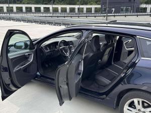Zils Volvo V60 2016 Viļņa, ar dzinēja tilpumu 1.97 L un nobraukumu 278 tūkst. km par 8750 €, foto 6 vietnē AUTOMOTO.COM.LV