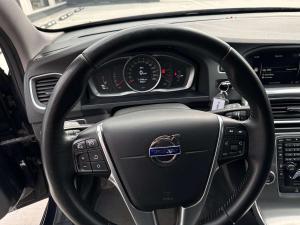Zils Volvo V60 2016 Viļņa, ar dzinēja tilpumu 1.97 L un nobraukumu 278 tūkst. km par 8750 €, foto 7 vietnē AUTOMOTO.COM.LV