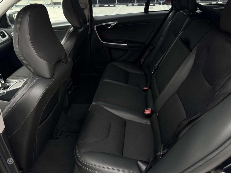 Zils Volvo V60 2016 Viļņa, ar dzinēja tilpumu 1.97 L un nobraukumu 278 tūkst. km par 8750 €, foto 10 vietnē AUTOMOTO.COM.LV