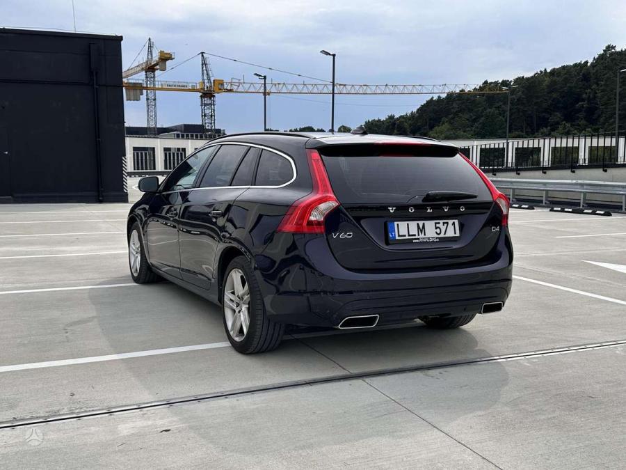 Zils Volvo V60 2016 Viļņa, ar dzinēja tilpumu 1.97 L un nobraukumu 278 tūkst. km par 8750 €, foto 12 vietnē AUTOMOTO.COM.LV