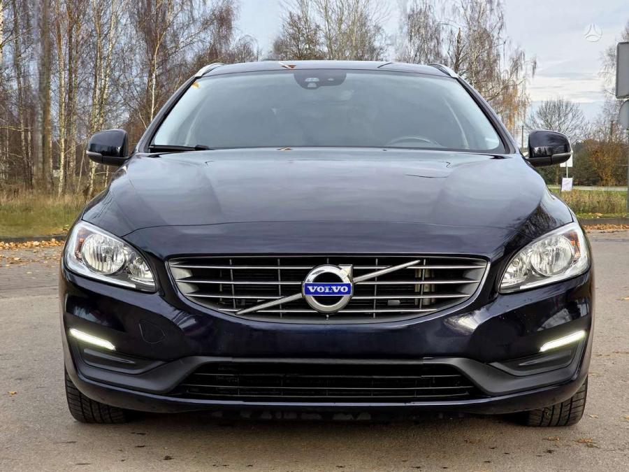 Blue Volvo V60 2017 in Taurage, with an engine capacity of 1.97 L and mileage of 263 thousand km for 7000 €, photo 2 on AUTOMOTO.COM.LV
