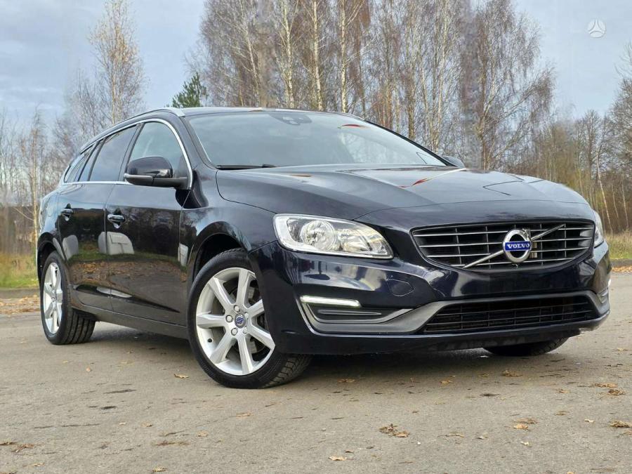 Blue Volvo V60 2017 in Taurage, with an engine capacity of 1.97 L and mileage of 263 thousand km for 7000 €, photo 3 on AUTOMOTO.COM.LV