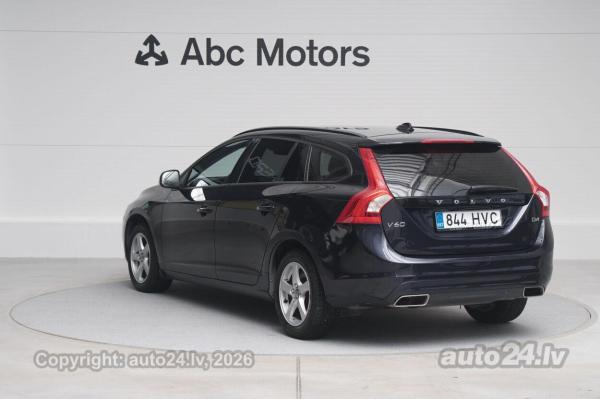 Zils Volvo V60 2017 Tallina, ar dzinēja tilpumu 2.00 L un nobraukumu 196 tūkst. km par 10990 €, foto 6 vietnē AUTOMOTO.COM.LV