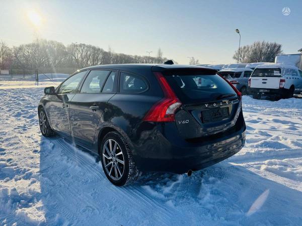 Zils Volvo V60 2017 Tauragė, ar dzinēja tilpumu 1.97 L un nobraukumu 260 tūkst. km par 6900 €, foto 3 vietnē AUTOMOTO.COM.LV