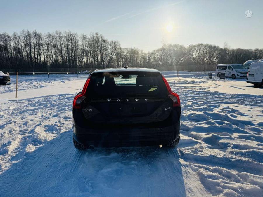 Zils Volvo V60 2017 Tauragė, ar dzinēja tilpumu 1.97 L un nobraukumu 260 tūkst. km par 6900 €, foto 4 vietnē AUTOMOTO.COM.LV