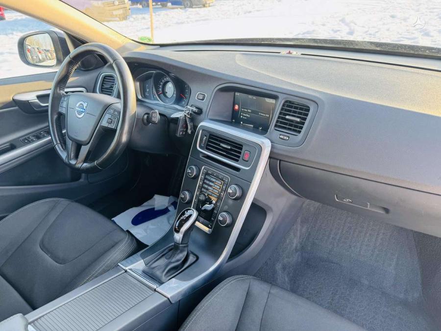 Zils Volvo V60 2017 Tauragė, ar dzinēja tilpumu 1.97 L un nobraukumu 260 tūkst. km par 6900 €, foto 13 vietnē AUTOMOTO.COM.LV
