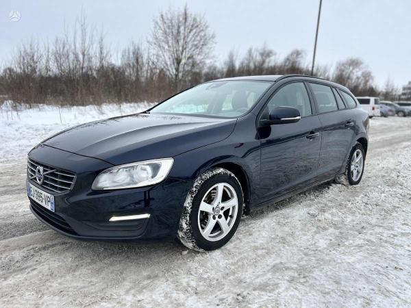 Blue Volvo V60 2017 in Panevezys, with an engine capacity of 1.97 L and mileage of 300 thousand km for 8600 €, photo 1 on AUTOMOTO.COM.LV