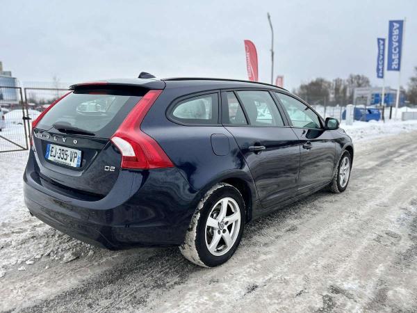 Blue Volvo V60 2017 in Panevezys, with an engine capacity of 1.97 L and mileage of 300 thousand km for 8600 €, photo 7 on AUTOMOTO.COM.LV