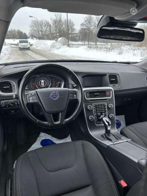 Blue Volvo V60 2017 in Panevezys, with an engine capacity of 1.97 L and mileage of 300 thousand km for 8600 €, photo 13 on AUTOMOTO.COM.LV