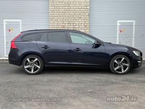 Zils Volvo V60 2017 Paide, ar dzinēja tilpumu 2.00 L un nobraukumu 222 tūkst. km par 10490 €, foto 5 vietnē AUTOMOTO.COM.LV