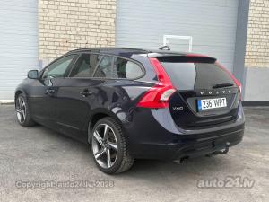 Zils Volvo V60 2017 Paide, ar dzinēja tilpumu 2.00 L un nobraukumu 222 tūkst. km par 10490 €, foto 7 vietnē AUTOMOTO.COM.LV