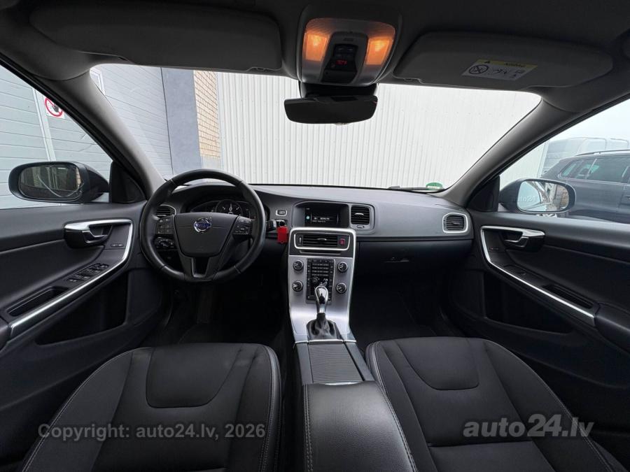 Zils Volvo V60 2017 Paide, ar dzinēja tilpumu 2.00 L un nobraukumu 222 tūkst. km par 10490 €, foto 10 vietnē AUTOMOTO.COM.LV