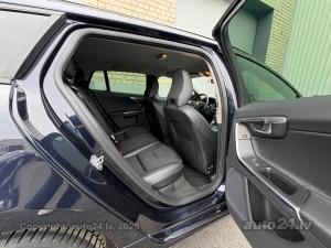 Zils Volvo V60 2017 Paide, ar dzinēja tilpumu 2.00 L un nobraukumu 222 tūkst. km par 10490 €, foto 14 vietnē AUTOMOTO.COM.LV