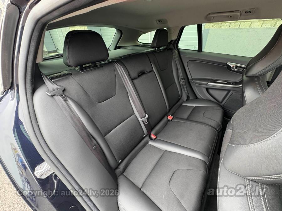 Zils Volvo V60 2017 Paide, ar dzinēja tilpumu 2.00 L un nobraukumu 222 tūkst. km par 10490 €, foto 15 vietnē AUTOMOTO.COM.LV