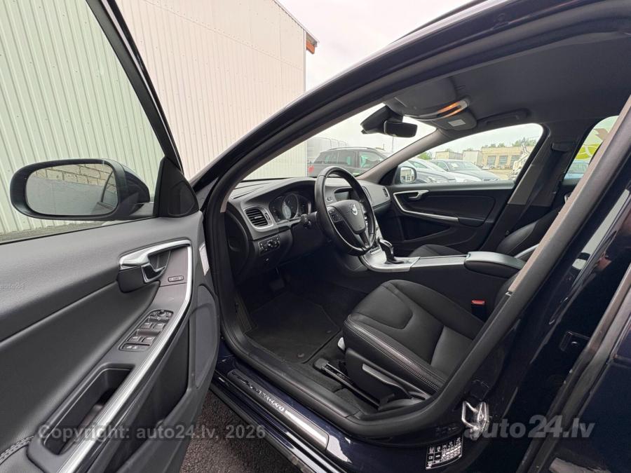 Zils Volvo V60 2017 Paide, ar dzinēja tilpumu 2.00 L un nobraukumu 222 tūkst. km par 10490 €, foto 16 vietnē AUTOMOTO.COM.LV