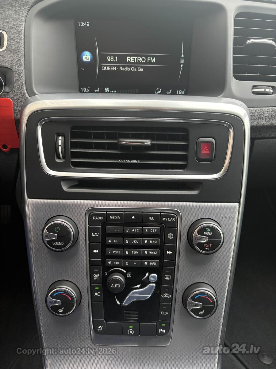 Zils Volvo V60 2017 Paide, ar dzinēja tilpumu 2.00 L un nobraukumu 222 tūkst. km par 10490 €, foto 20 vietnē AUTOMOTO.COM.LV