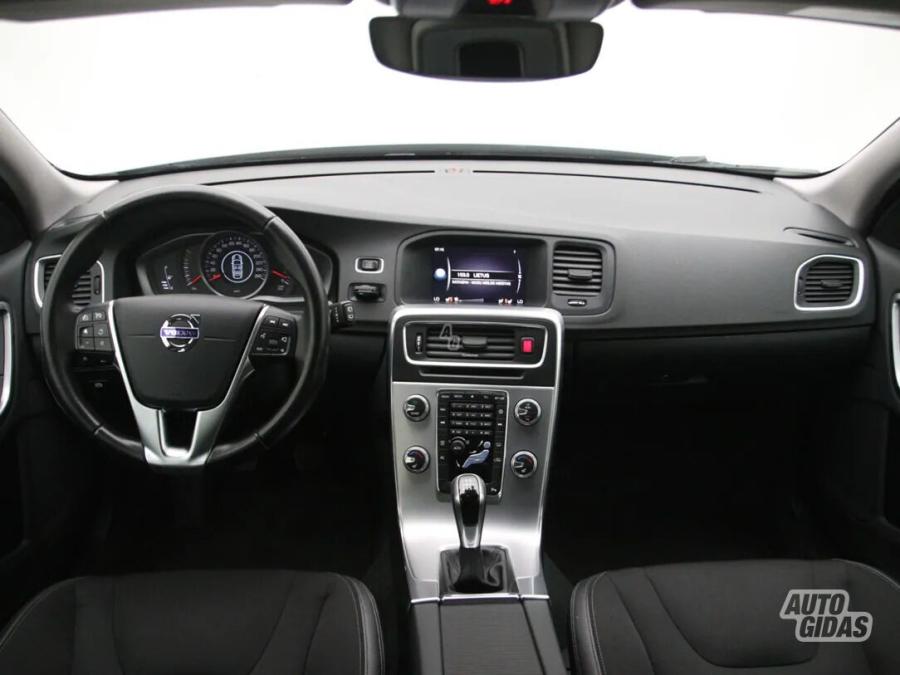Zils Volvo V60 2017 Viļņa, ar dzinēja tilpumu 2.00 L un nobraukumu 215 tūkst. km par 9899 €, foto 3 vietnē AUTOMOTO.COM.LV