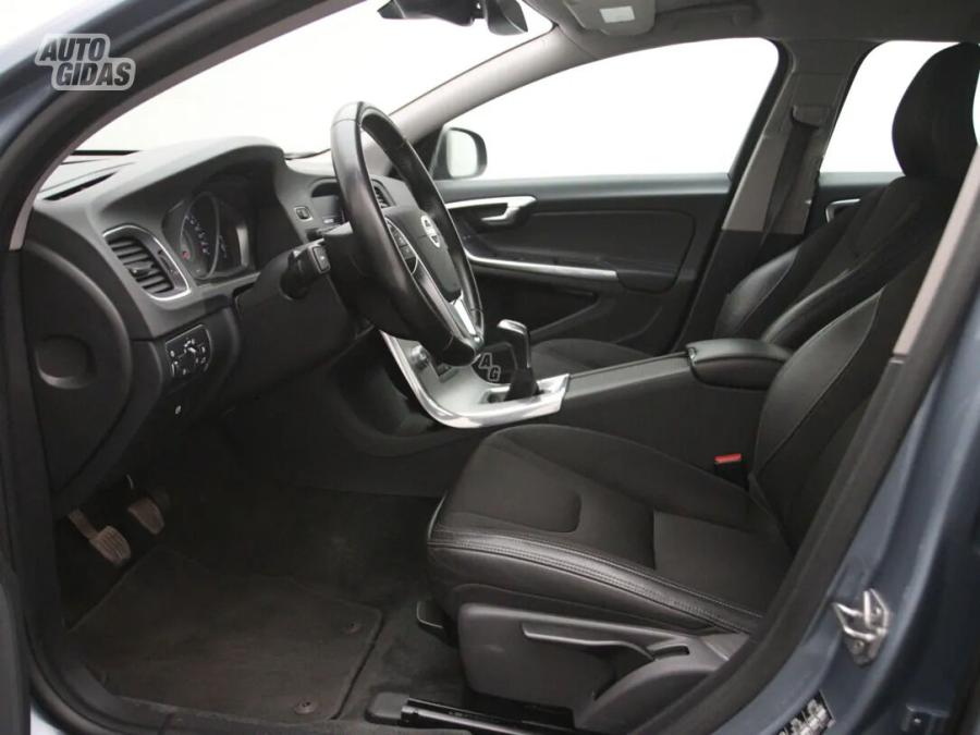 Zils Volvo V60 2017 Viļņa, ar dzinēja tilpumu 2.00 L un nobraukumu 215 tūkst. km par 9899 €, foto 5 vietnē AUTOMOTO.COM.LV