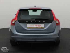 Zils Volvo V60 2017 Viļņa, ar dzinēja tilpumu 2.00 L un nobraukumu 215 tūkst. km par 9899 €, foto 6 vietnē AUTOMOTO.COM.LV