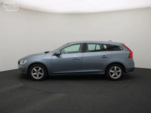 Zils Volvo V60 2017 Viļņa, ar dzinēja tilpumu 2.00 L un nobraukumu 215 tūkst. km par 9899 €, foto 6 vietnē AUTOMOTO.COM.LV