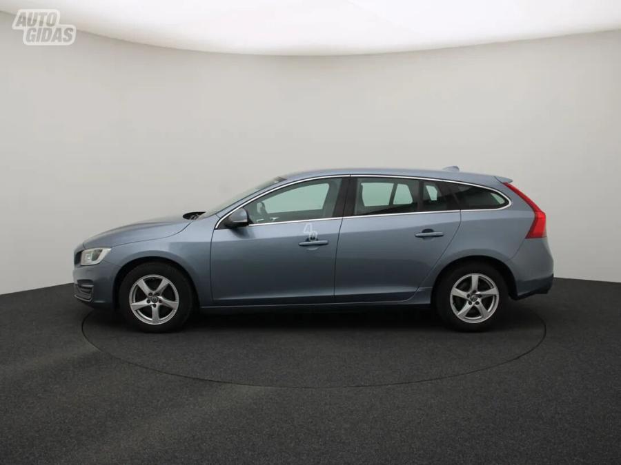 Zils Volvo V60 2017 Viļņa, ar dzinēja tilpumu 2.00 L un nobraukumu 215 tūkst. km par 9899 €, foto 7 vietnē AUTOMOTO.COM.LV