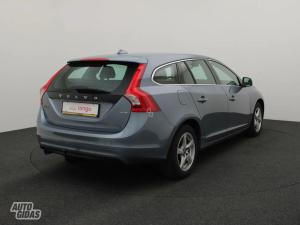 Zils Volvo V60 2017 Viļņa, ar dzinēja tilpumu 2.00 L un nobraukumu 215 tūkst. km par 9899 €, foto 9 vietnē AUTOMOTO.COM.LV