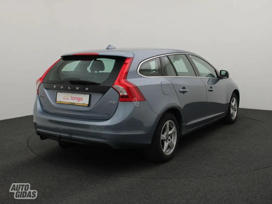 Zils Volvo V60 2017 Viļņa, ar dzinēja tilpumu 2.00 L un nobraukumu 215 tūkst. km par 9899 €, foto 9 vietnē AUTOMOTO.COM.LV