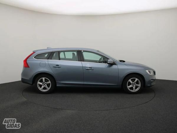 Zils Volvo V60 2017 Viļņa, ar dzinēja tilpumu 2.00 L un nobraukumu 215 tūkst. km par 9899 €, foto 9 vietnē AUTOMOTO.COM.LV