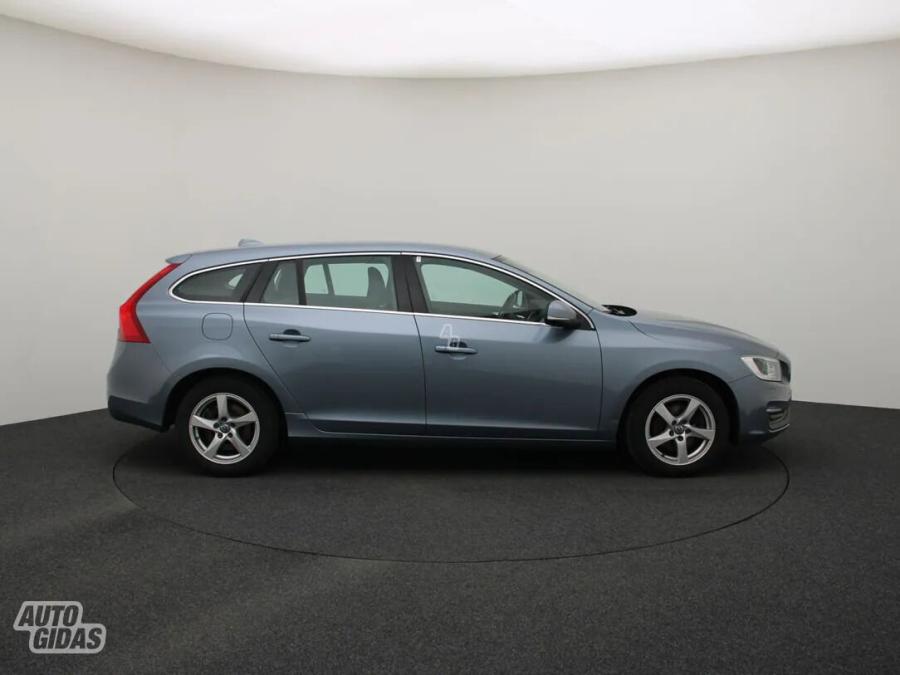 Zils Volvo V60 2017 Viļņa, ar dzinēja tilpumu 2.00 L un nobraukumu 215 tūkst. km par 9899 €, foto 10 vietnē AUTOMOTO.COM.LV