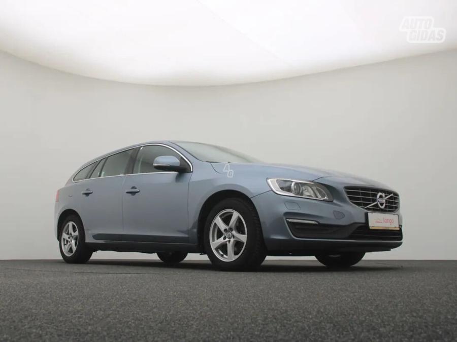 Zils Volvo V60 2017 Viļņa, ar dzinēja tilpumu 2.00 L un nobraukumu 215 tūkst. km par 9899 €, foto 12 vietnē AUTOMOTO.COM.LV