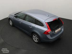 Zils Volvo V60 2017 Viļņa, ar dzinēja tilpumu 2.00 L un nobraukumu 215 tūkst. km par 9899 €, foto 13 vietnē AUTOMOTO.COM.LV