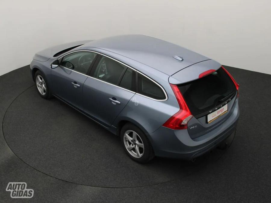 Zils Volvo V60 2017 Viļņa, ar dzinēja tilpumu 2.00 L un nobraukumu 215 tūkst. km par 9899 €, foto 13 vietnē AUTOMOTO.COM.LV