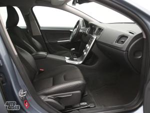 Zils Volvo V60 2017 Viļņa, ar dzinēja tilpumu 2.00 L un nobraukumu 215 tūkst. km par 9899 €, foto 15 vietnē AUTOMOTO.COM.LV