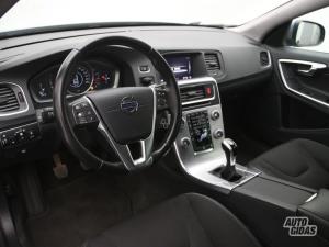 Zils Volvo V60 2017 Viļņa, ar dzinēja tilpumu 2.00 L un nobraukumu 215 tūkst. km par 9899 €, foto 17 vietnē AUTOMOTO.COM.LV