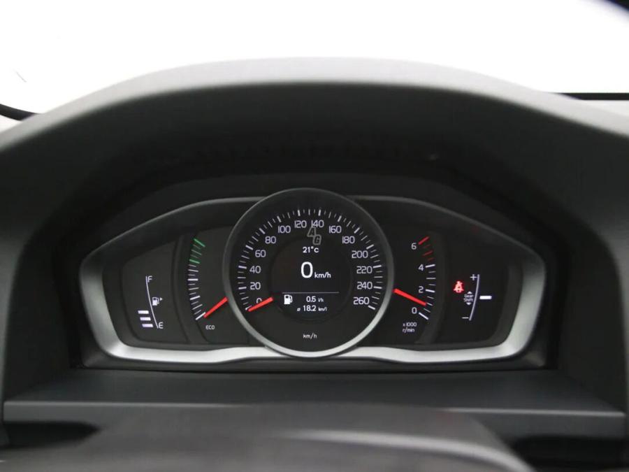 Zils Volvo V60 2017 Viļņa, ar dzinēja tilpumu 2.00 L un nobraukumu 215 tūkst. km par 9899 €, foto 20 vietnē AUTOMOTO.COM.LV