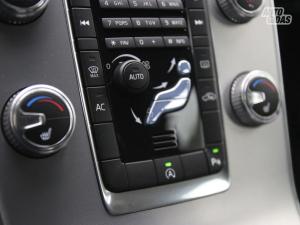Zils Volvo V60 2017 Viļņa, ar dzinēja tilpumu 2.00 L un nobraukumu 215 tūkst. km par 9899 €, foto 21 vietnē AUTOMOTO.COM.LV